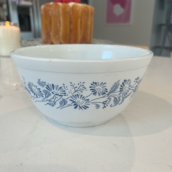 Pyrex | Kitchen | Vintage Pyrex Colonial Mist 42 Mixing Bowl White With ...